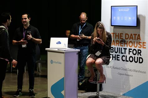 SnowflakeDatabase Com Snowflake Database Snowflake A New Generation Of Data Warehouse