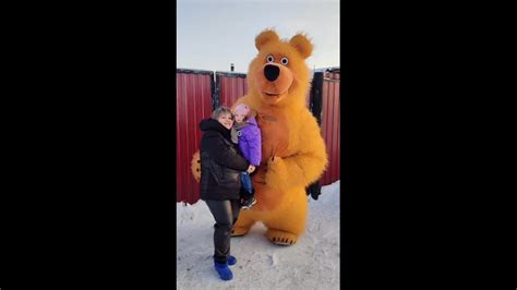 С днем рождения поздравляем И желаем не грустить Улыбаться веселиться Маму слушаться