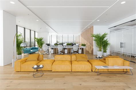 대기 공간 회의실 사무실 의자 테이블 컴퓨터 및 화분이있는 현대적인 개방형 사무실 공간 대기실에 있는 노란 코너 소파와 커피 테이블 0명에 대한 스톡 사진 및 기타 이미지