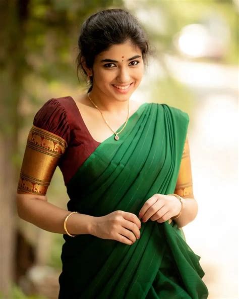 Cute Indian Actress In Saree Hd Images