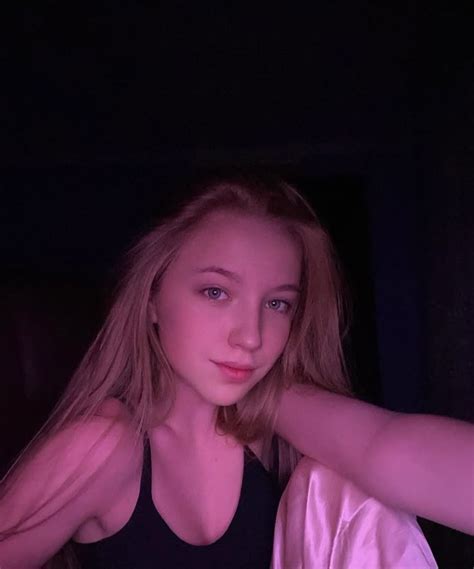 красивая блондинка со светлыми волосами девочка подросток эстетика герл для фейка уход мотивация