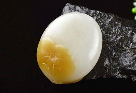 新疆和田玉且末料价格值钱吗听说它是最接近籽料的和田玉山料 古玩网