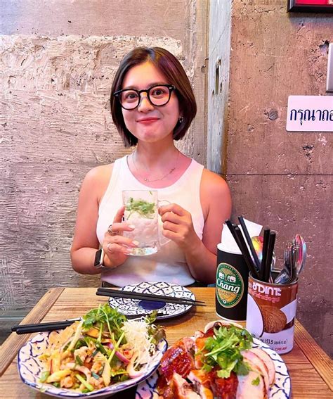 並木万里菜さんのインスタグラム写真 並木万里菜instagram「🇹🇭🇹🇭🇹🇭 今週つむちゃんと Mitanitsumugi ランチしたタイ料理屋さんの 夜に行ってきた🙈🤍🇹🇭