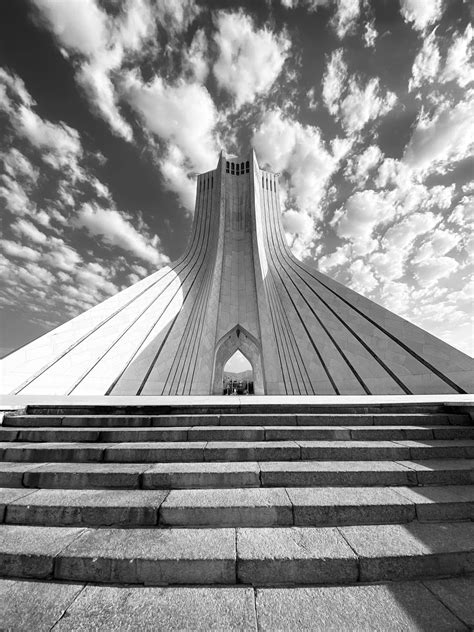 ادامه‌ی پروژه عکاسی از برج آزادی