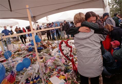 Photos The Massacre At Columbine High School And The Days That Followed