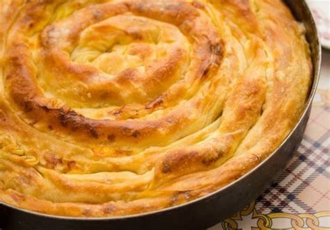 Баници 362 майсторски рецепти Баница с локум и аромат на портокал Зелена пролетна баница със