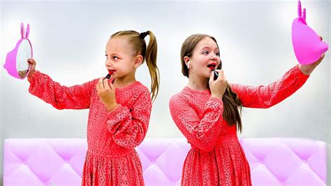 Повторяю за СТАРШЕЙ СЕСТРОЙ Младшая СЕСТРА стала моей ТЕНЬЮ Маргарита и Лера Youtube