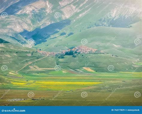 Sławny Castelluccio Di Norcia Z Pięknym Góra Krajobrazem Włochy Obraz