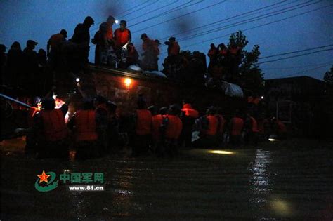 子弟兵連續奮戰50小時 成功抗擊長江洪峰衝擊 每日頭條