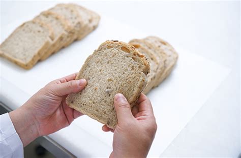 한국식품산업협회 발효 과정에서 당이 자연 발생해 무설탕 빵의 기준 충족 어려워 청량음료 등 다른 제품과 달리 빵의 경우 무설탕을 기술적으로 실현하기 어려운 이유가 있다