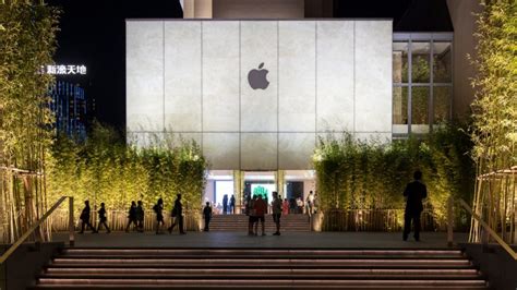 Foster Partners Builds Apple Store In Macau With Translucent Stone Walls