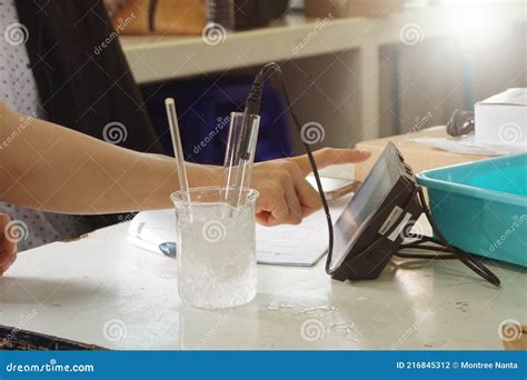 The Temperature Probe Is Measuring The Ice Temperature In Beaker Modern Science Experimental