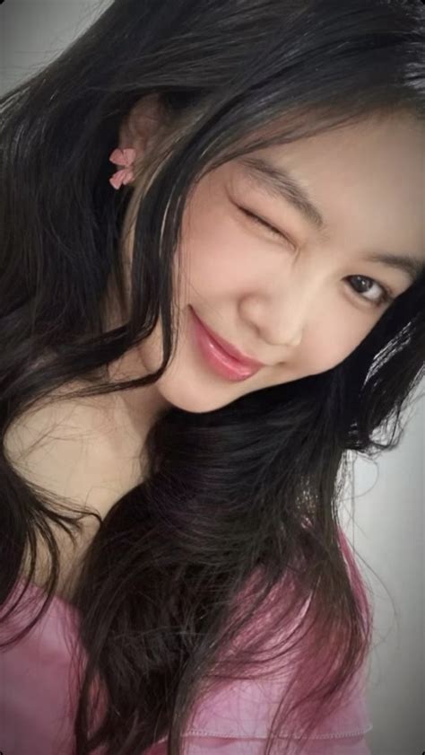 Con G I L N Nh Quy N Linh Khoe Nh Hi M Xinh P T Trong Tr Ng L C Th T