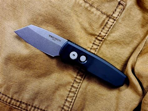 Protech Runt 5 R5401 Automatic 1 94 Reverse Tanto Magnacut Black