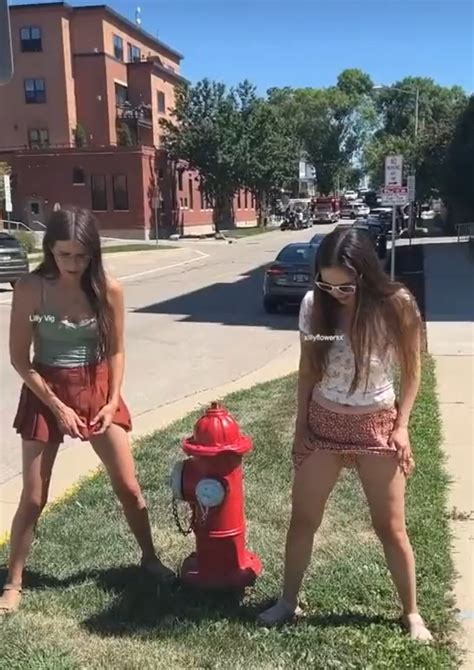 Girls Peeing In Public Video Thisvid Com