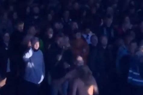 Pareja Sin Escr Pulos Fue Grabada Teniendo Sexo En Pleno Concierto Metalero La Cuarta