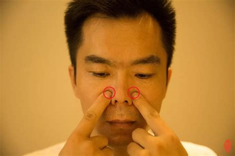 小技巧 秋季鼻塞按揉上迎香穴