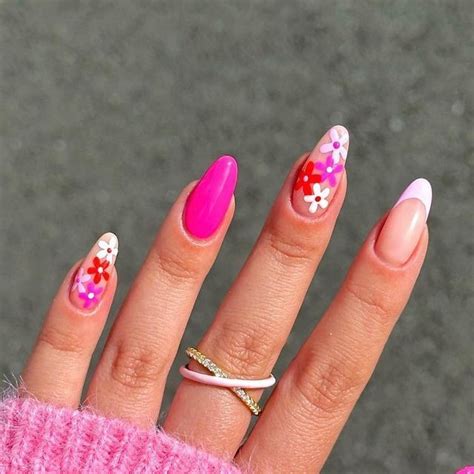 جدید ترین مدل های طراحی ناخن صورتی