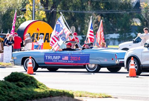 Donald Trump Works Mcdonalds Drive Thru In Bucks County Pa