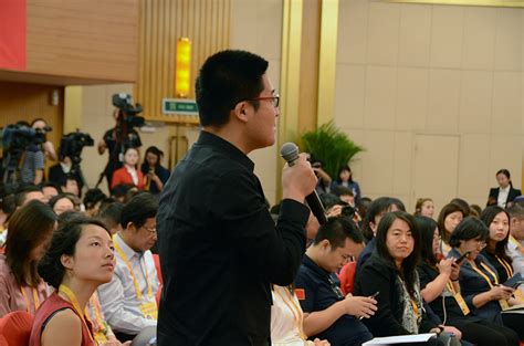 经济日报记者提问 时政 人民网