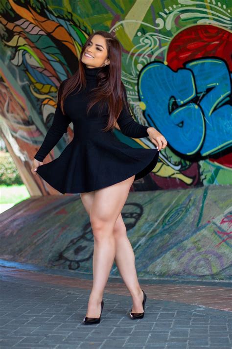 Pin By Just Beaty On Dress Curvy Women Fashion Curvy Women Jeans Beautiful Women Pictures