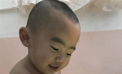 山西临猗有个不怕冷的小火娃