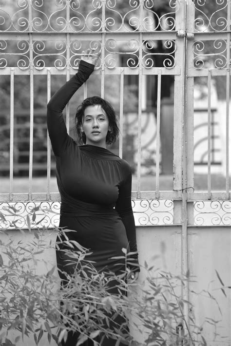 ყველაზე მეტად შენ გილოცავ დე ქალთა დღეს მჯერა შენი ყველა უთქმელი სიტყვის ვგებულობ ყველა