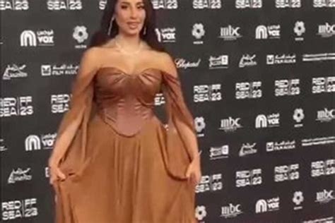 دينا الشربيني تفاجئ الجمهور بلون شعرها في مهرجان البحر الأحمر السينمائي