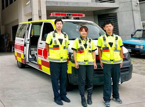 孕婦救護車上急產 竹市消防員化身產婆5分鐘接生 勁報 Line Today