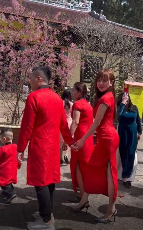 Vợ Chồng Trang Nemo Gây Chú ý Khi Diện Trang Phục đỏ Thắm đi Lễ Chùa