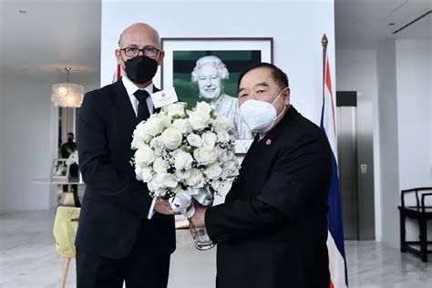 “ประวิตร” ลงนามแสดงความเสียใจ “ควีนเอลิซาเบธ” สวรรคต