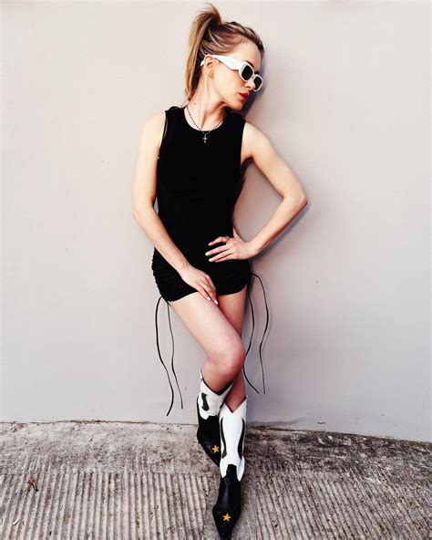 365 Days Fame Anna Maria Sieklucka And Her Stunning Bodycon Dresses Look Iwmbuzz