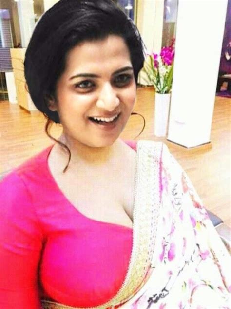 Anchor Dhivyadharshini Hot Photo Leaked And Navel Show Hottest Photos