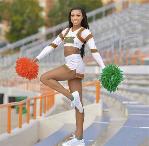 𝘱𝘪𝘯 𝘢𝘮𝘢𝘺𝘢 𝘭𝘰𝘷𝘦 Cheer Photography Poses Cheerleading Picture