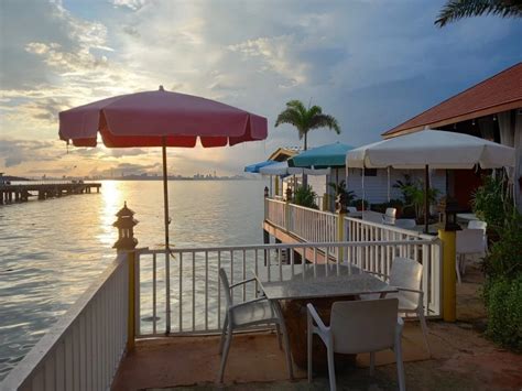 10 ที่พักเกาะล้านติดทะเล 2024 บ้านพักติดทะเล ราคาถูก