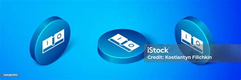 파란색 배경에 격리된 등극 전기 조명 스위치 아이콘입니다 켜기 및 끄기 아이콘 디머 라이트 스위치 기호입니다 에너지 절약의 개념 파란색 원 버튼입니다 벡터 3차원 형태에