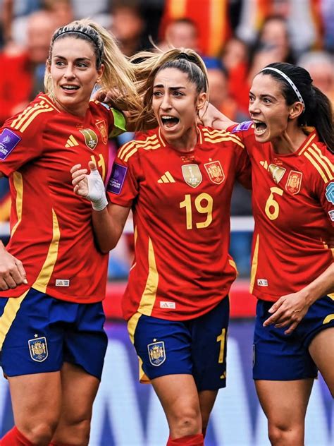 Pin By Maria Beatrislz On Lia Stella Female Soccer Players Womens Soccer Womens Soccer