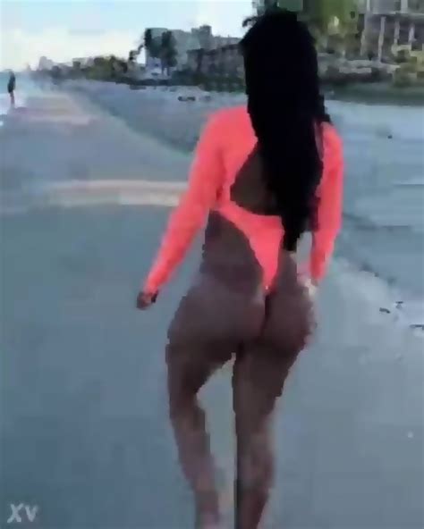 Amateur Morena Na Praia Eporner