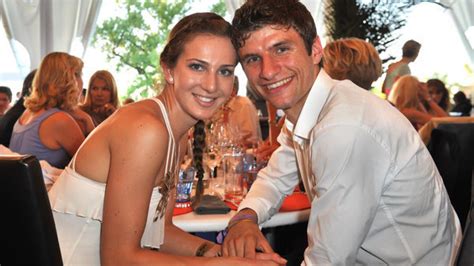 Thomas Müller Privat Liebe Auf Den Ersten Blick So Lief Das Mit