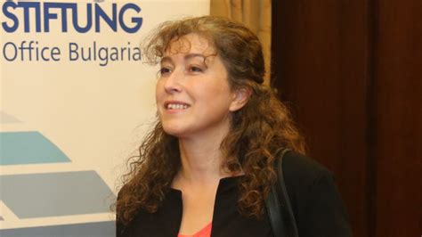 Ваня Нушева Когато избирателите се отдръпват от партиите не е виновна избирателната система