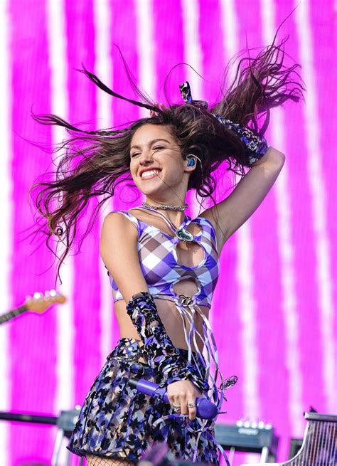 Olivia Rodrigo Live Concert Footage She Knows Rcelebrityarmpits