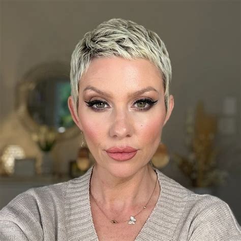 30 Feminine Pixie Cuts That Suit Every Woman