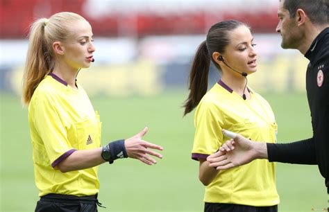 Жена свири на ЦСКА Lupa Bg