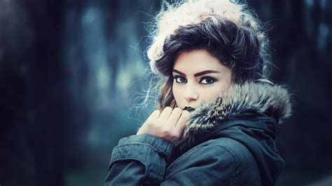 4k Girl Wallpapers Top Free 4k Girl Backgrounds Wallpaperaccess