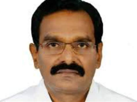 தினகரன் டீமிலிருந்து இன்னொரு விக்கெட்டும் காலி அதிமுகவுக்கு தாவினார் மாஜி அமைச்சர்