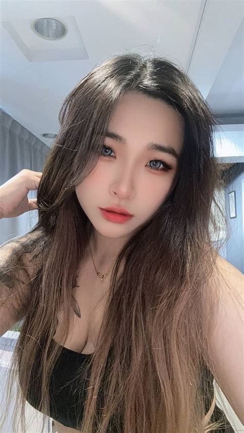 我其實台語蠻強的 剛剛來的客人說他要考我 鉛筆怎麼說 如果答對要給我小費 我只能說小費 Get 有人跟我一樣厲害 知道鉛筆台語怎麼說嗎