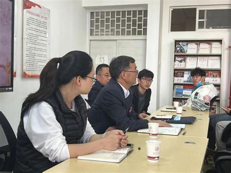 潘学军副校长以普通党员身份参加所联系的医学院研究生党支部主题党日活动 昆明理工大学医学部