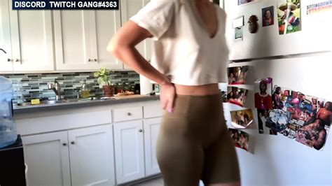 Asian Twitch Streamer Flashing Her Boobs On Stream Accidental Nip Slip