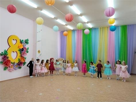 Дорогие наши мамы бабушки сестрёнки тети от всей души поздравляем вас с праздником весны и