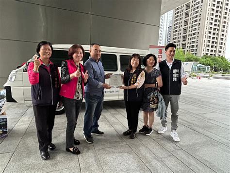 愛心不斷 陶藝家捐贈中市府第4輛復康巴士 好視新聞網